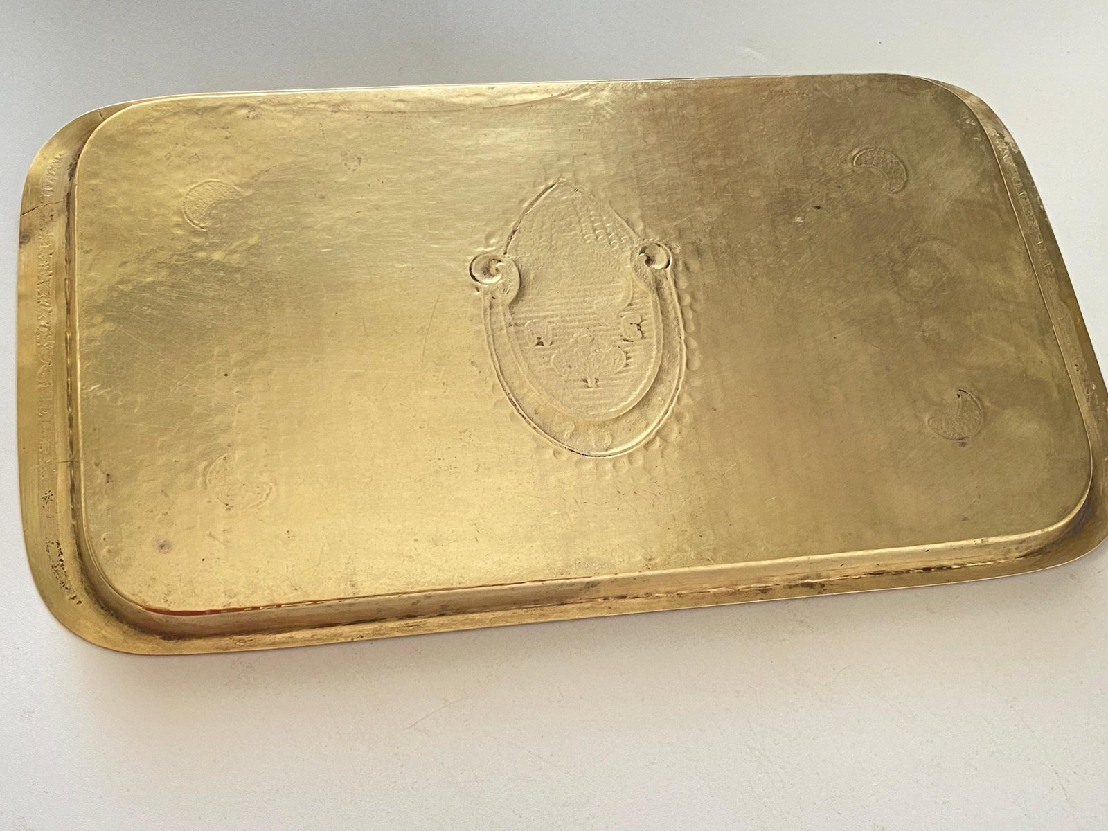 Art Deco Gold Servierplatte aus Messing, Frankreich, 1940er bei Pamono ...