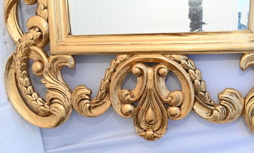 Italian Rococo Gilt Mirror for sale at Pamono