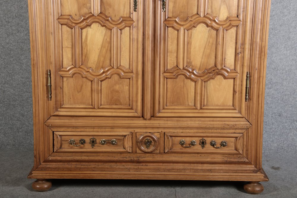 Antique Lotringer Cabinet, 1730 for sale at Pamono