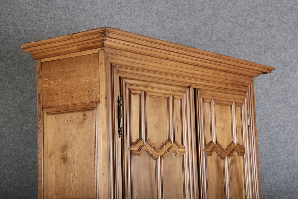 Antique Lotringer Cabinet, 1730 for sale at Pamono