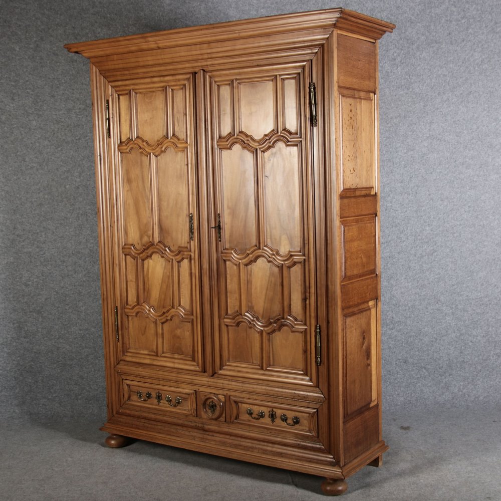 Antique Lotringer Cabinet, 1730 for sale at Pamono