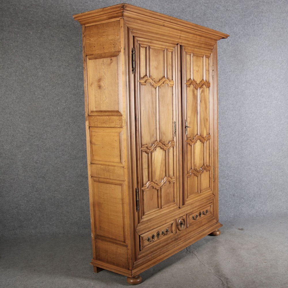 Antique Lotringer Cabinet, 1730 for sale at Pamono