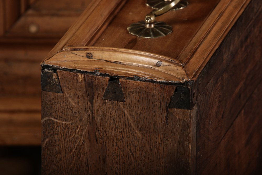 Antique Lotringer Cabinet, 1730 for sale at Pamono