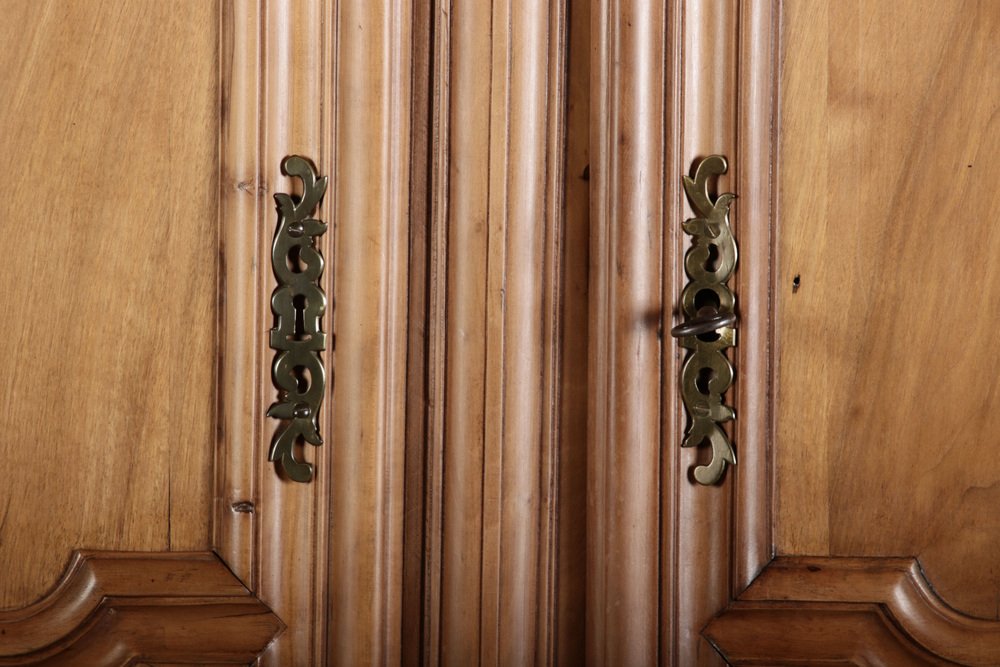Antique Lotringer Cabinet, 1730 for sale at Pamono