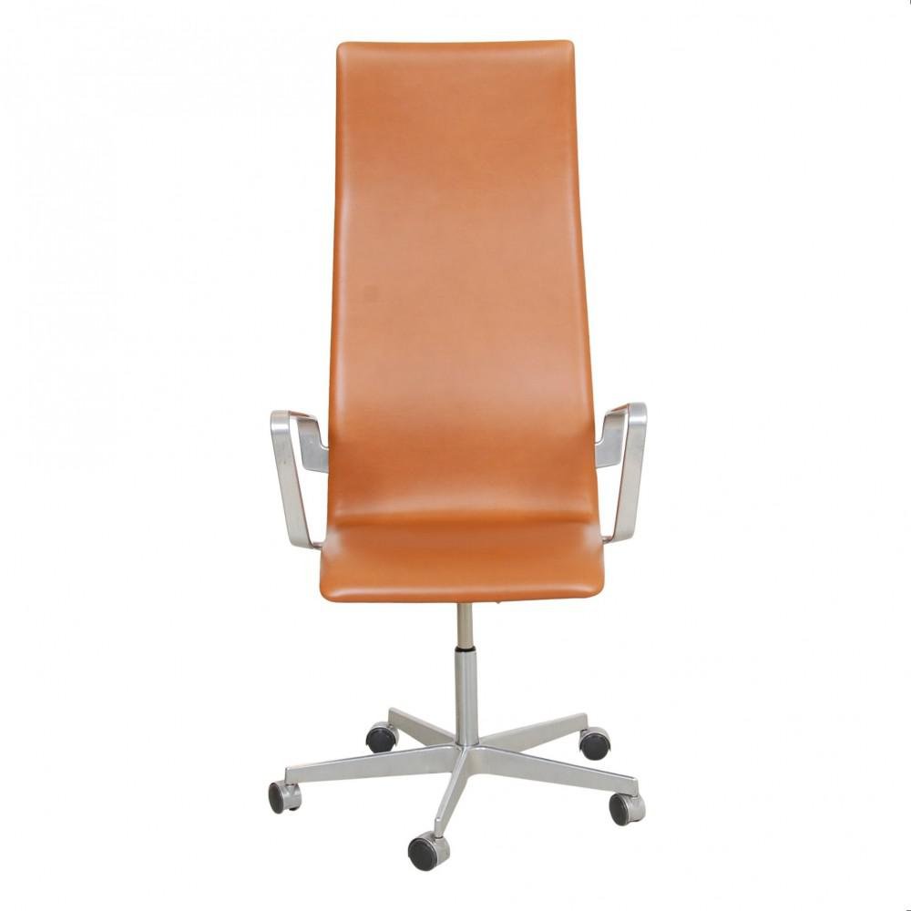 Tall Oxford Office Chair in Walnut Aniline Leather by Arne Jacobsen ...