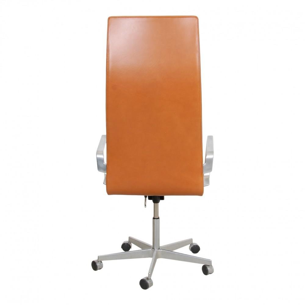Tall Oxford Office Chair in Walnut Aniline Leather by Arne Jacobsen ...