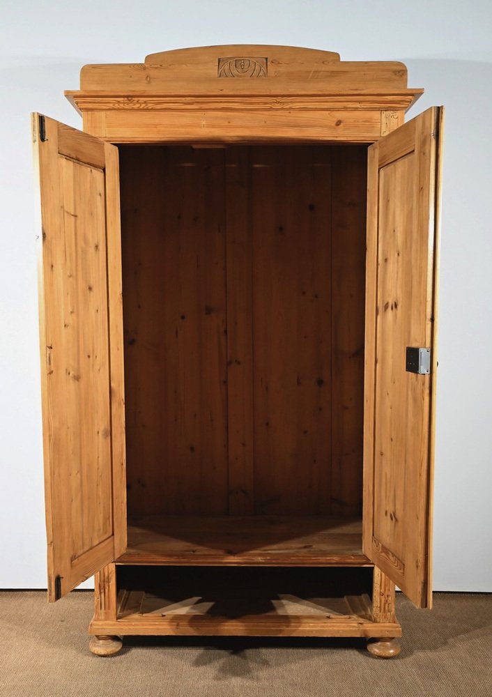 Armoire en Pin, Eastern Country, 1900s en vente sur Pamono