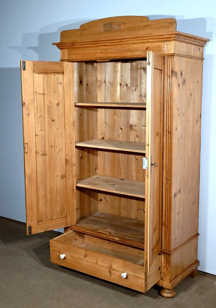 Armoire en Pin, Eastern Country, 1900s en vente sur Pamono