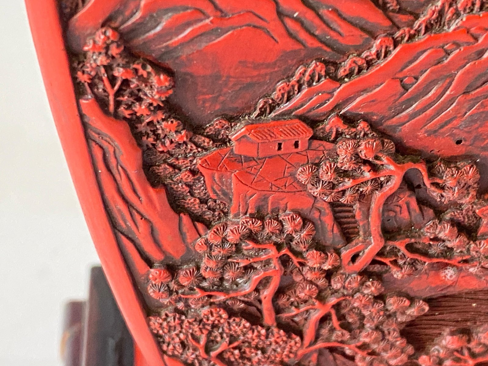 19th Century Chinese Cinnabar Vase Table Lamp for sale at Pamono