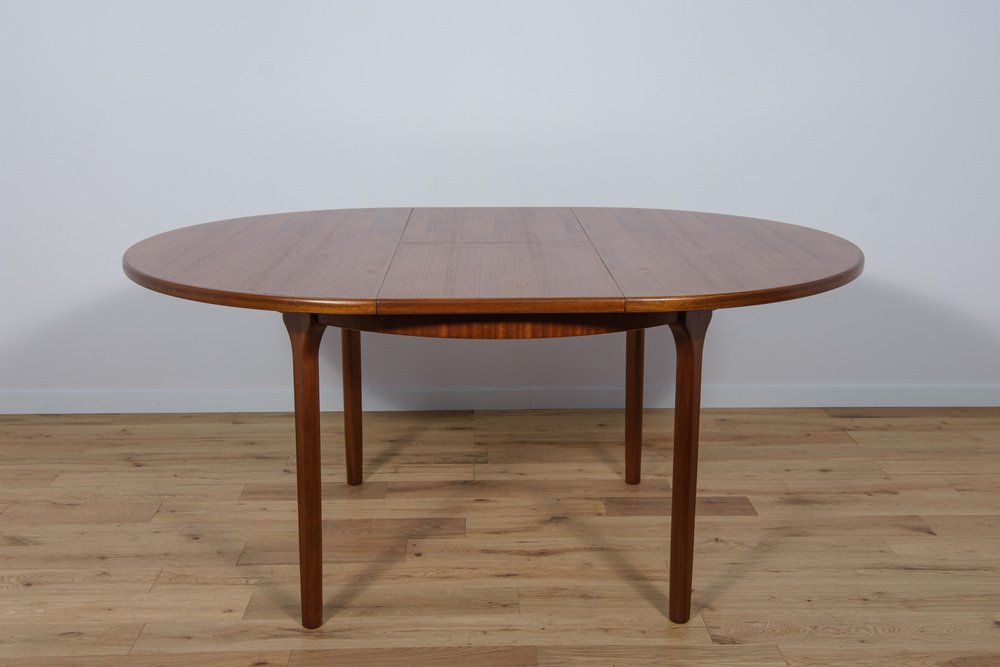 Round Extendable Dining Table from McIntosh, 1960s for sale at Pamono