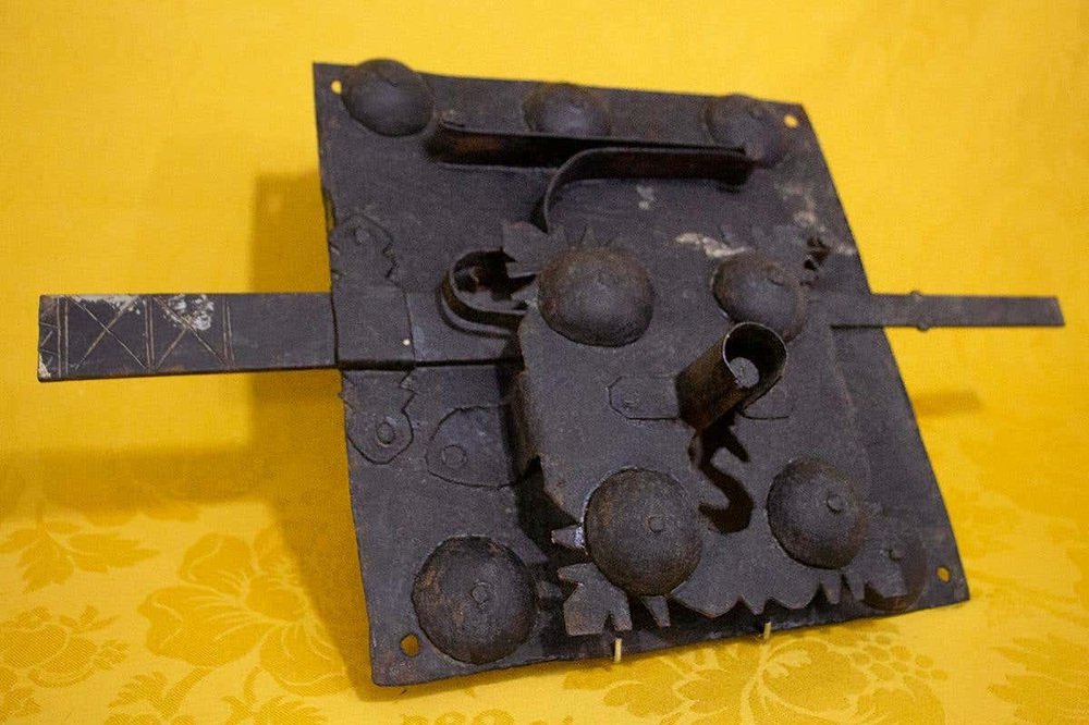 18th Century Lock in Sheet Steel, 1700s for sale at Pamono