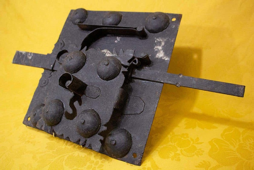 18th Century Lock in Sheet Steel, 1700s for sale at Pamono