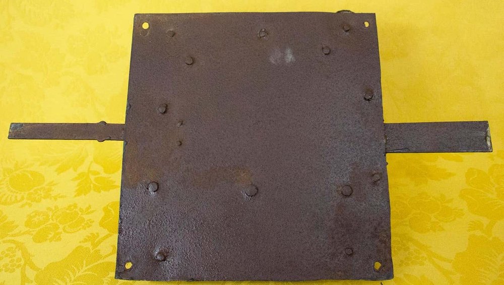 18th Century Lock in Sheet Steel, 1700s for sale at Pamono