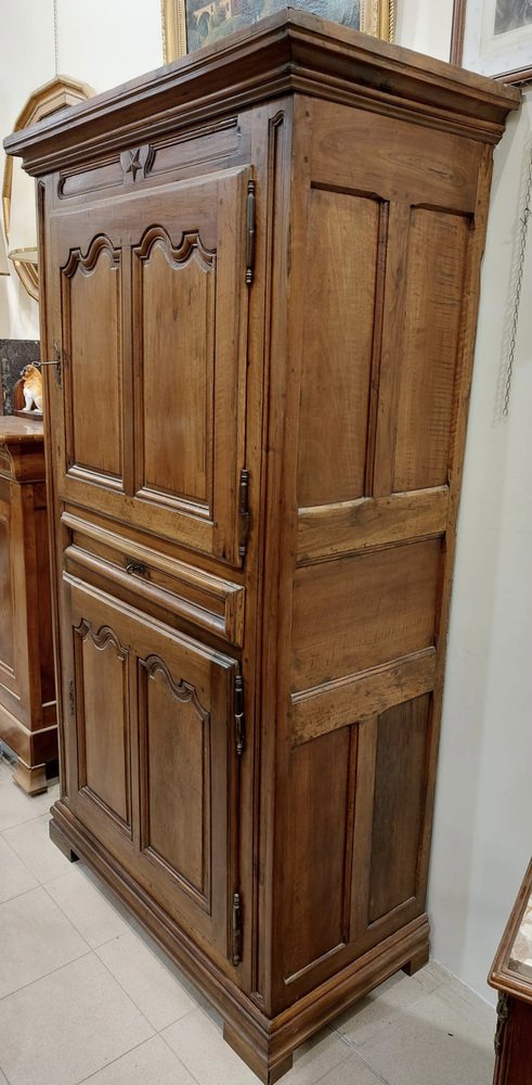Stipo Cabinet in Walnut with Carvings and Drawer, Italy, 1700s for sale ...