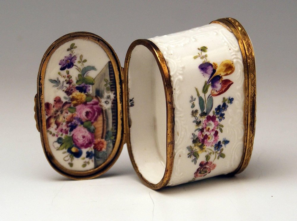 Painted Dual Lidded Rococo Box from Meissen, 1750 for sale at Pamono