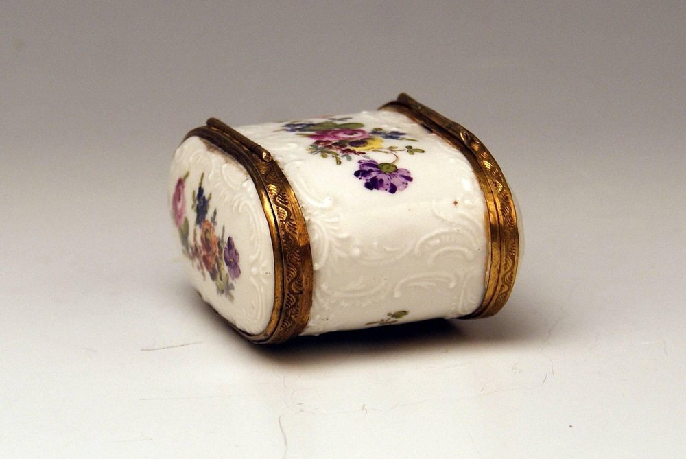 Painted Dual Lidded Rococo Box from Meissen, 1750 for sale at Pamono