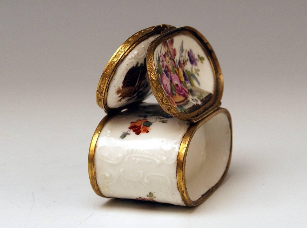 Painted Dual Lidded Rococo Box from Meissen, 1750 for sale at Pamono