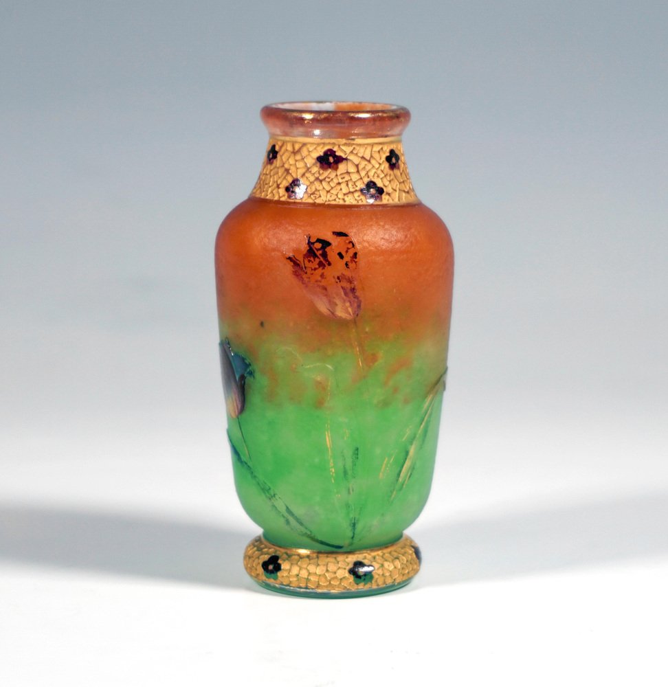 Jugendstil Cameo Vase mit Tulpendekor & Vergoldung von Daum Nancy ...