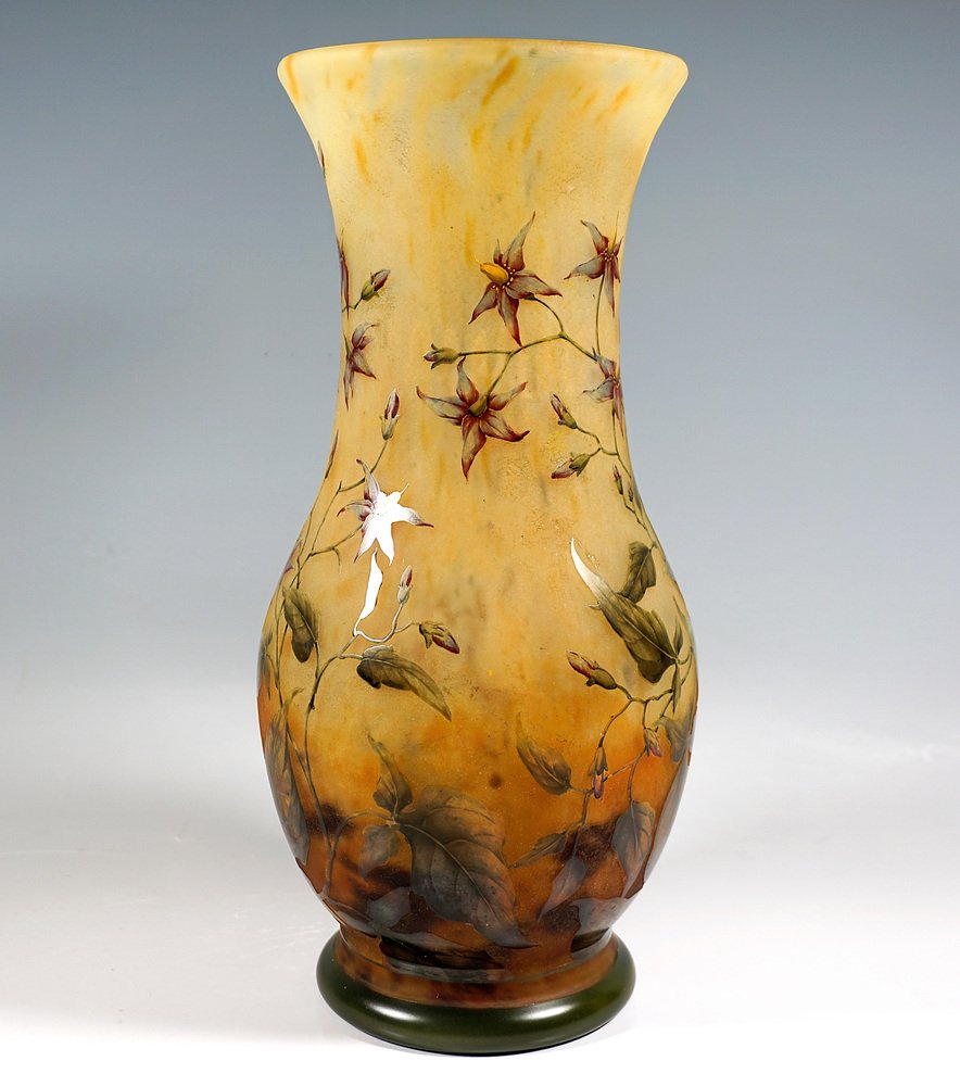 Große Jugendstil Cameo Vase mit Solanum Dulcamara Dekor von Daum Nancy ...