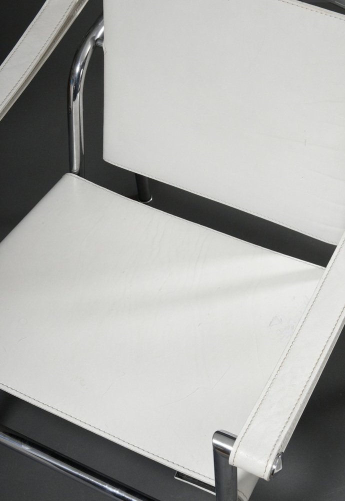 Chaise Basculant LC1 en Cuir Blanc par Le Corbusier, Pierre Jeanneret & Charlotte Perriand pour ...