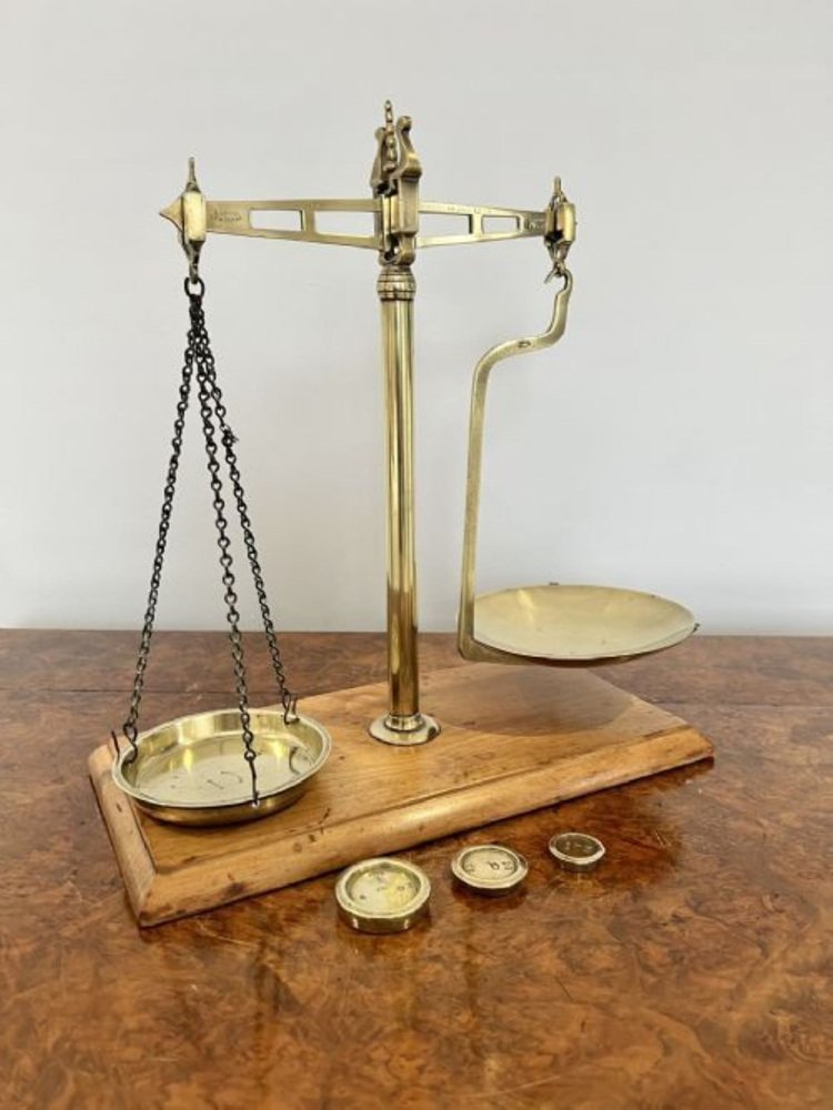 Bilance antiche vittoriane in ottone, 1860, set di 4 in vendita su Pamono