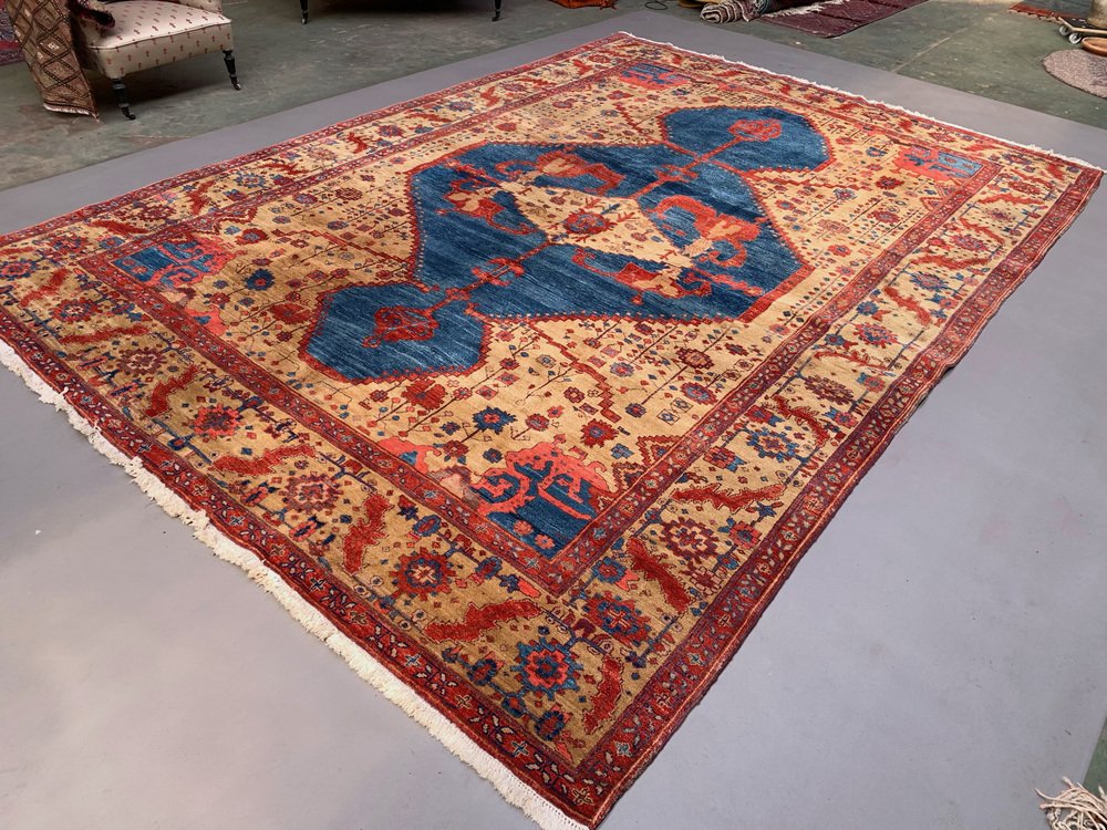 Vintage Turkish Ushak Rug for sale at Pamono