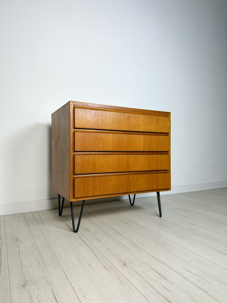 Kleine deutsche Vintage Kommode aus Teak mit Haarnadelbeinen, 1960er ...