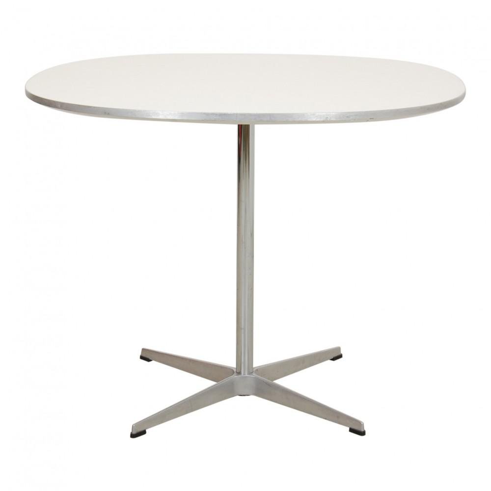 White Circular Cafe Table by Arne Jacobsen for Fritz Hansen for sale at ...