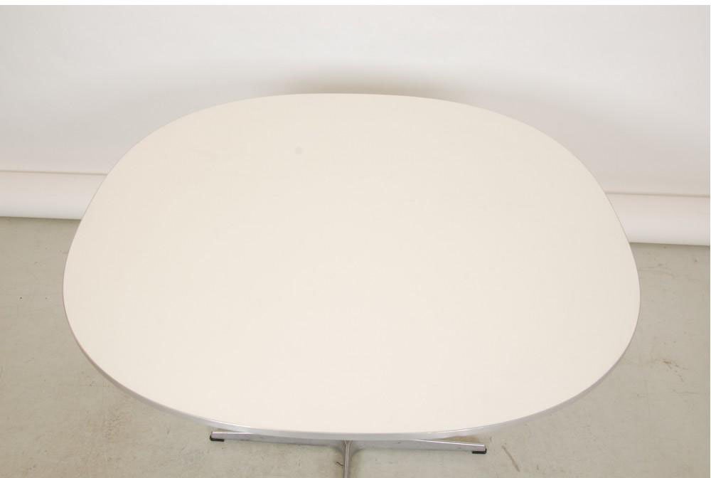 Weißer Super Circular Cafe Tisch von Arne Jacobsen für Fritz Hansen ...
