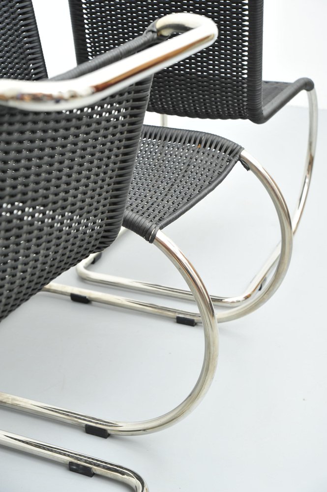 B 42 Stühle mit schwarzem Geflecht von Ludwig Mies Van Der Rohe für ...