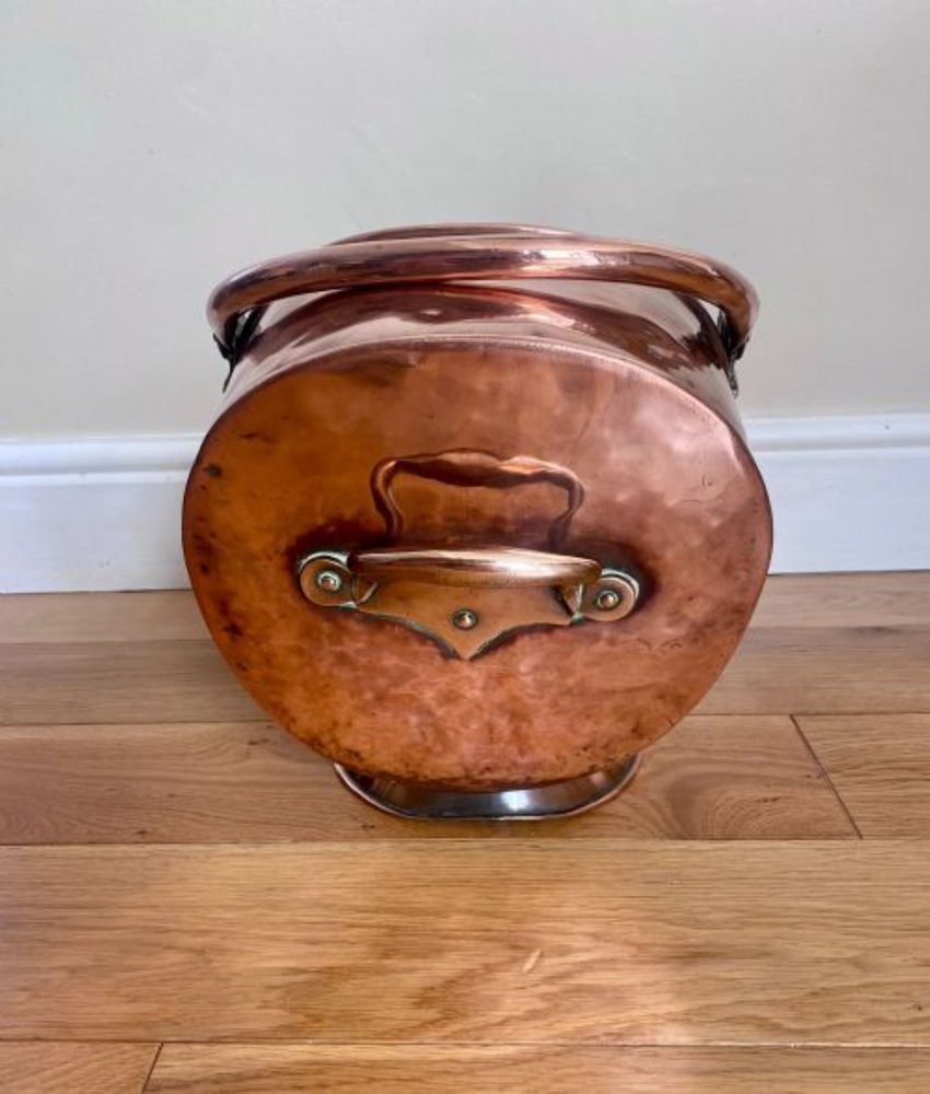 Antique George III Copper Helmet Coal Scuttle, 1800 for sale at Pamono