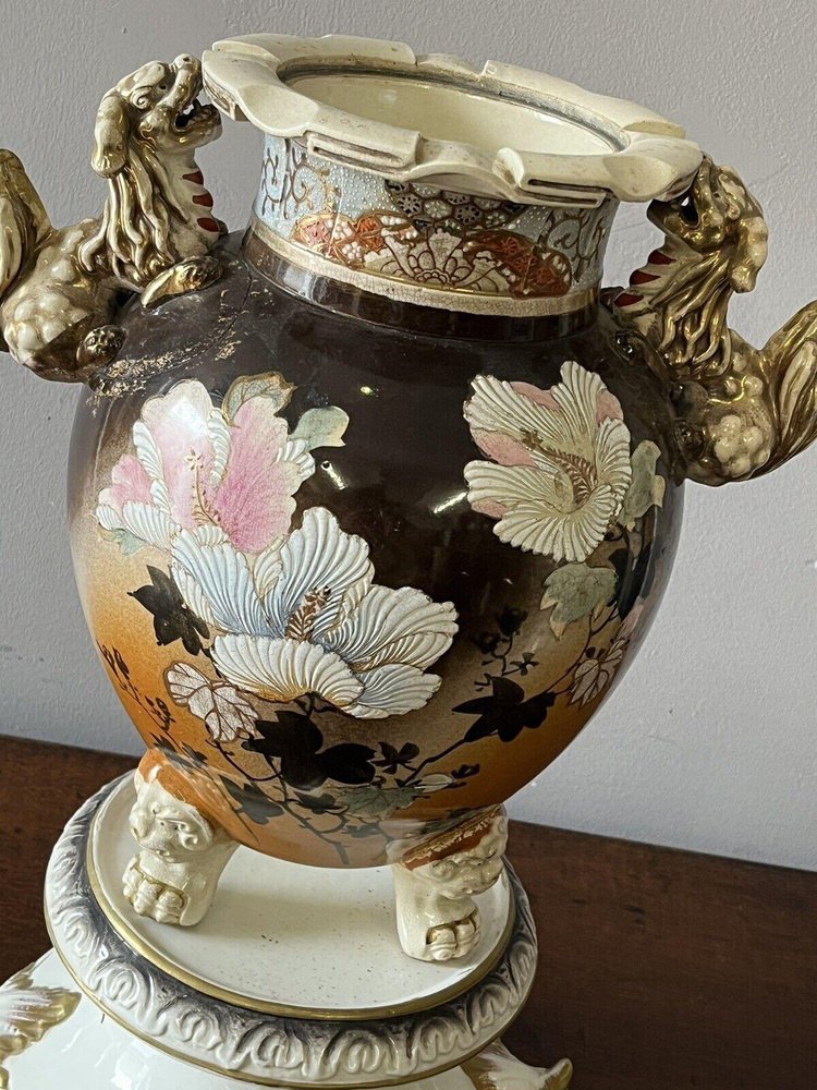 Large Satsuma Dogs of Fo Vase on Stand for sale at Pamono