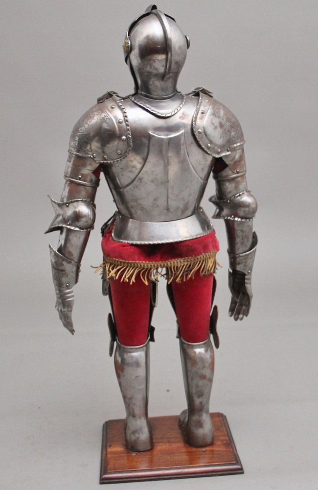 Early 20th Century Miniature Suit of Armour for sale at Pamono
