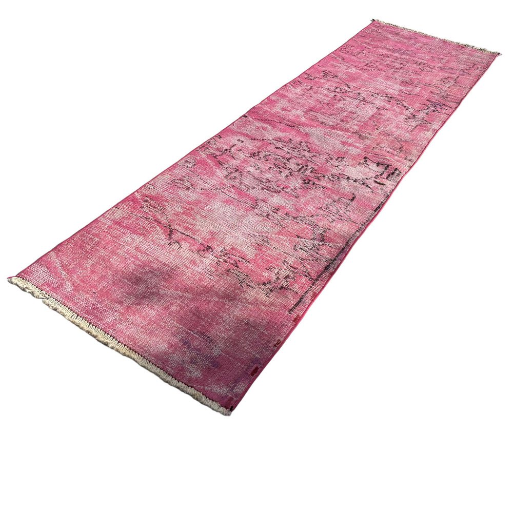 Turkish Wool Narrow Runner Rug in Over-Dyed Pink, 1970s for sale at Pamono