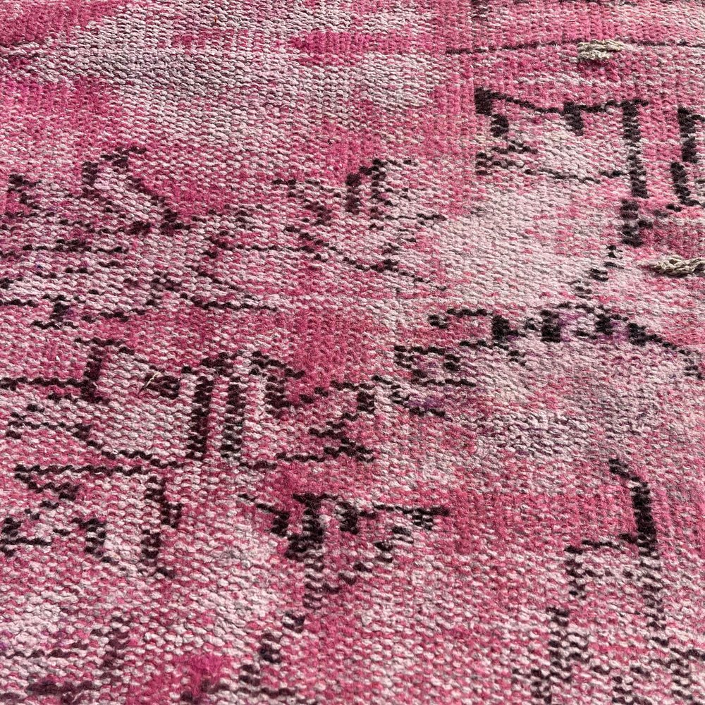 Turkish Wool Narrow Runner Rug in Over-Dyed Pink, 1970s for sale at Pamono