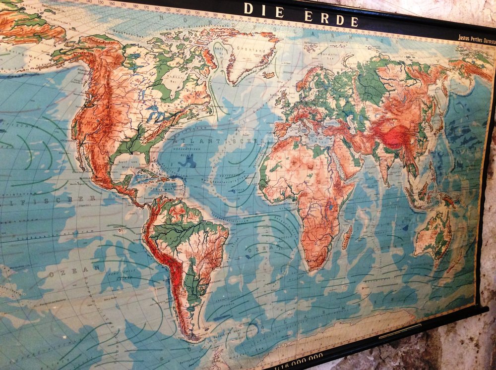 World Pull-Down School Map by Hermann Haack, 1970s for sale at Pamono