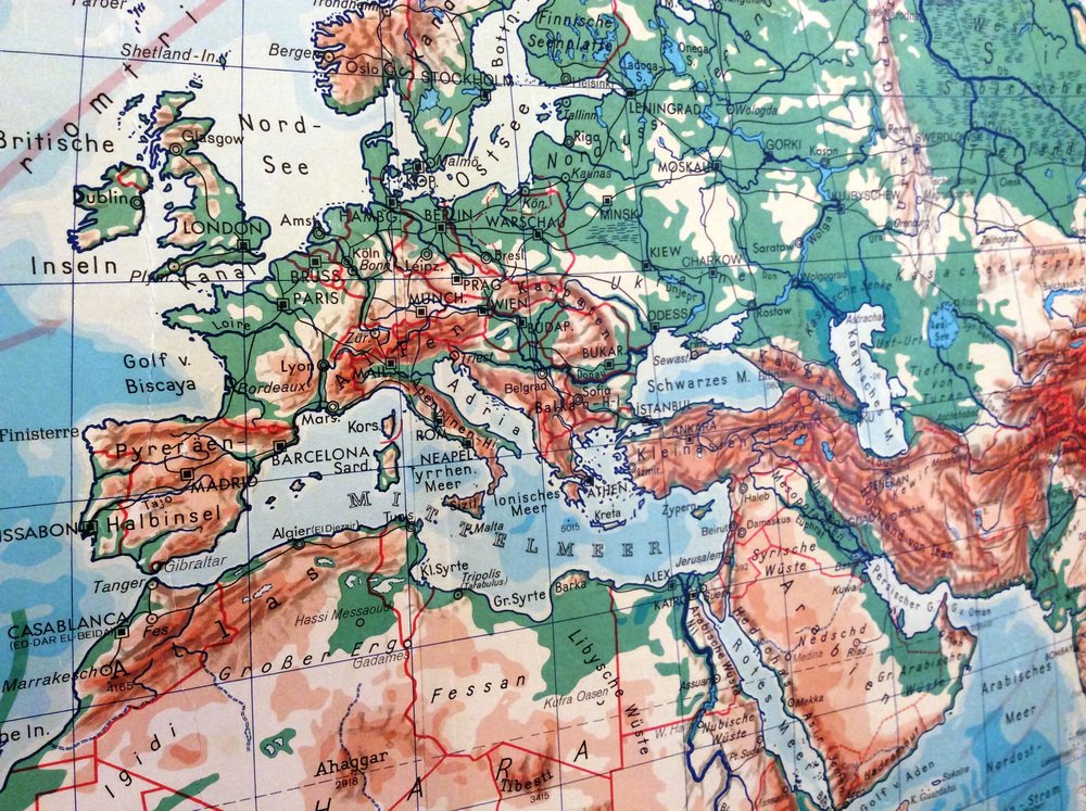 World Pull-Down School Map by Hermann Haack, 1970s for sale at Pamono