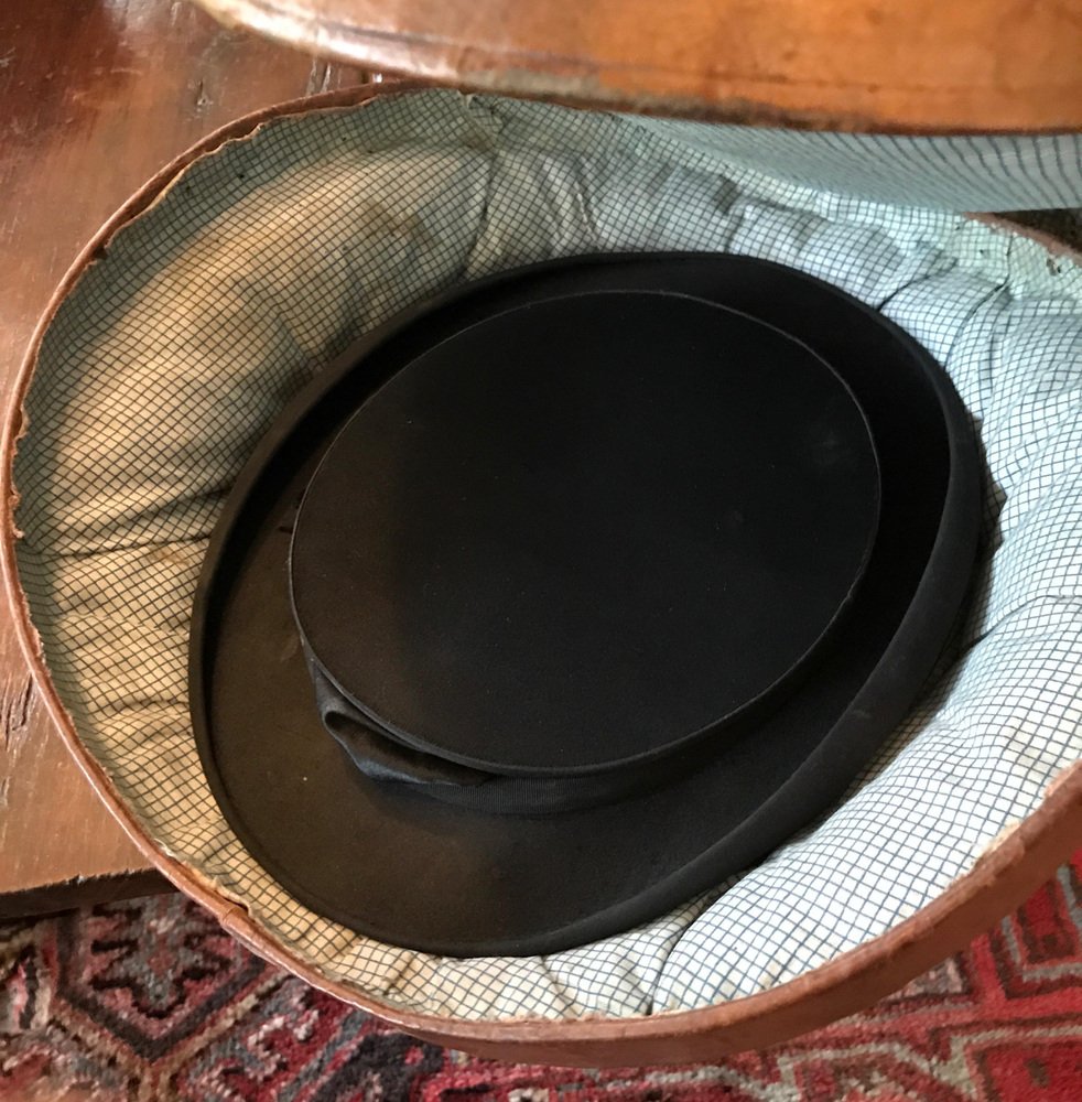 19th Century Hat Box and Hat, Paris, 1875, Set of 2 for sale at Pamono