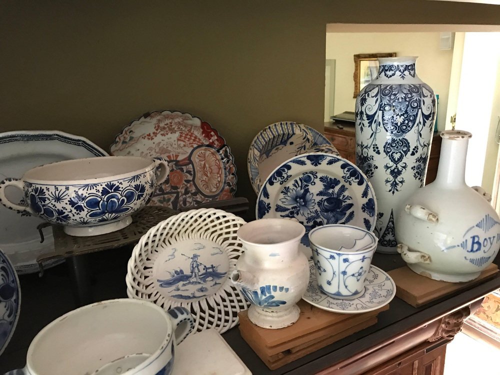 18th Century Dutch Blue Faience, 1750, Set of 17 for sale at Pamono
