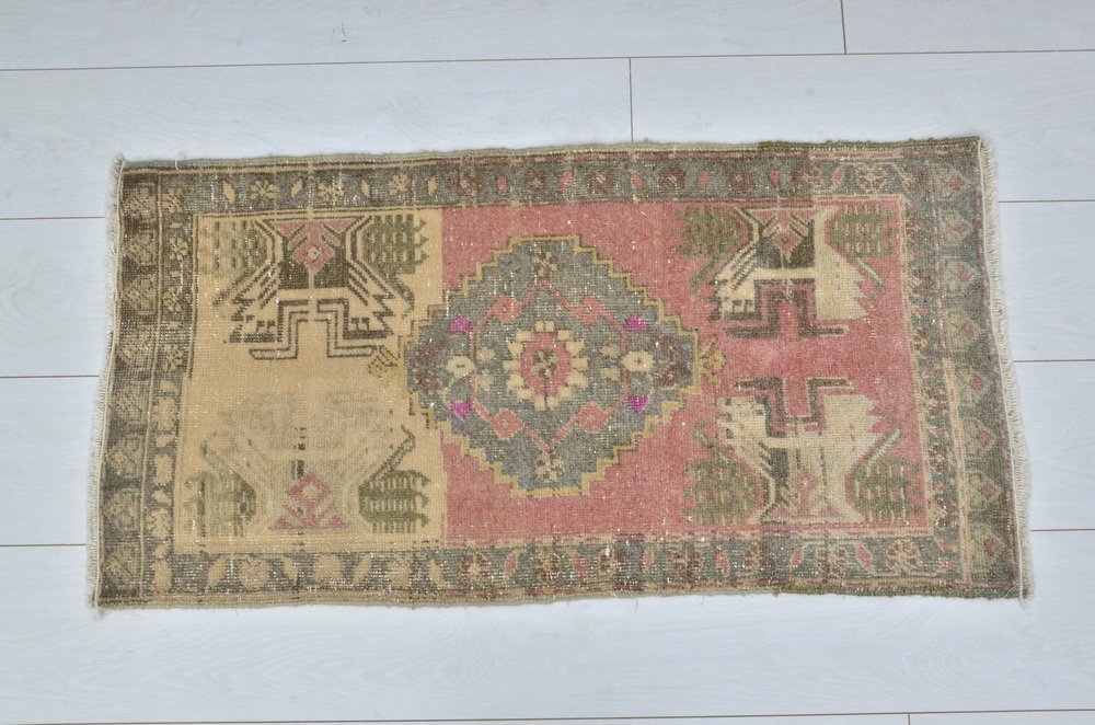 Turkey Handmade Mat Rug for sale at Pamono