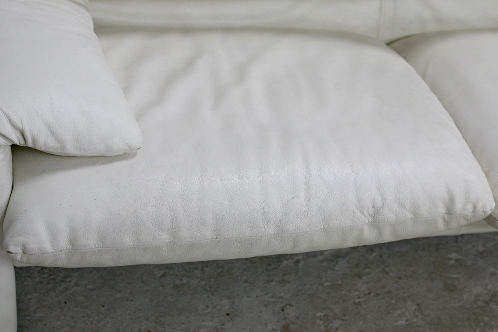 Divano Maralunga in pelle bianca di Vico Magistretti per Cassina ...