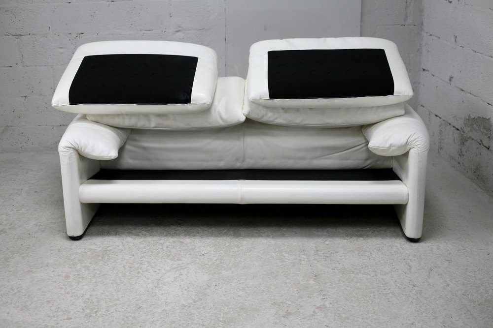 Divano Maralunga in pelle bianca di Vico Magistretti per Cassina ...