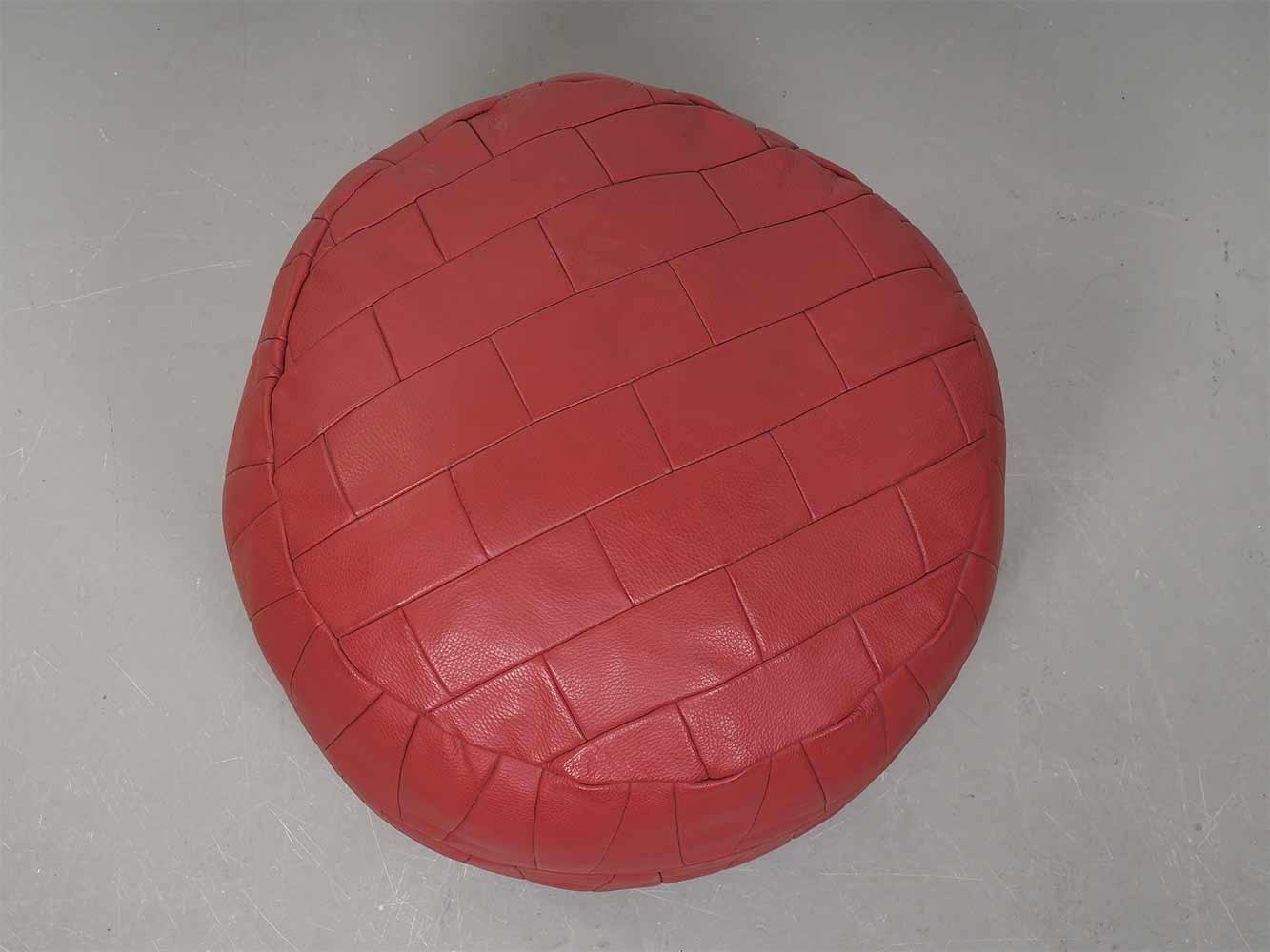 Round Red-Pink Poof, 1970s for sale at Pamono