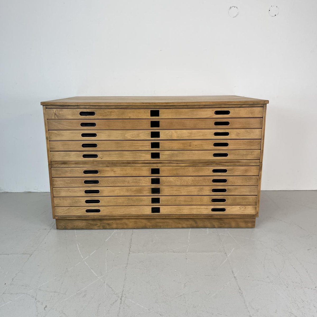 Large Mid-Century Staverton Plan Chest with Inset Handles for sale at ...
