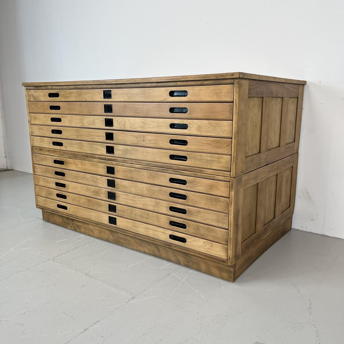 Large Mid-Century Staverton Plan Chest with Inset Handles for sale at ...