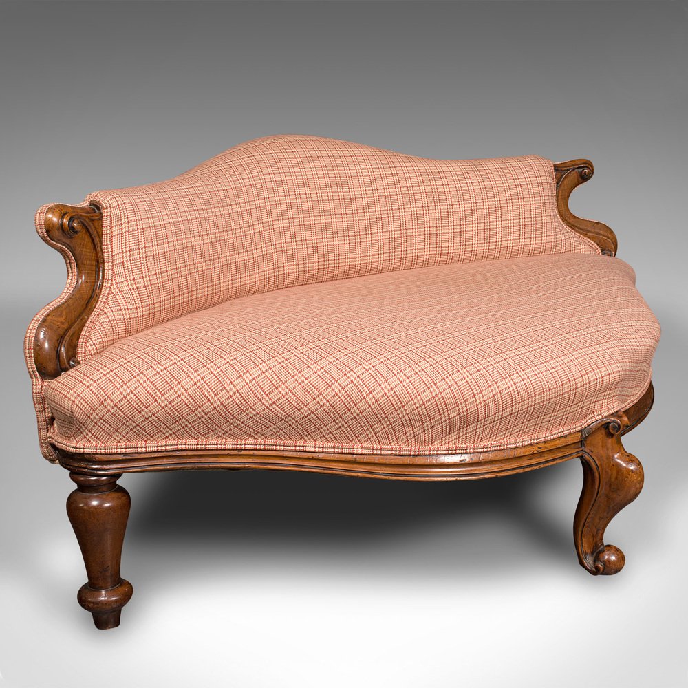 English Victorian Love Seat in Walnut, 1840s for sale at Pamono