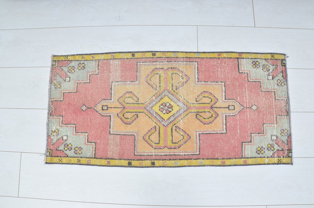 Traditional Modern Door Mat Rug for sale at Pamono