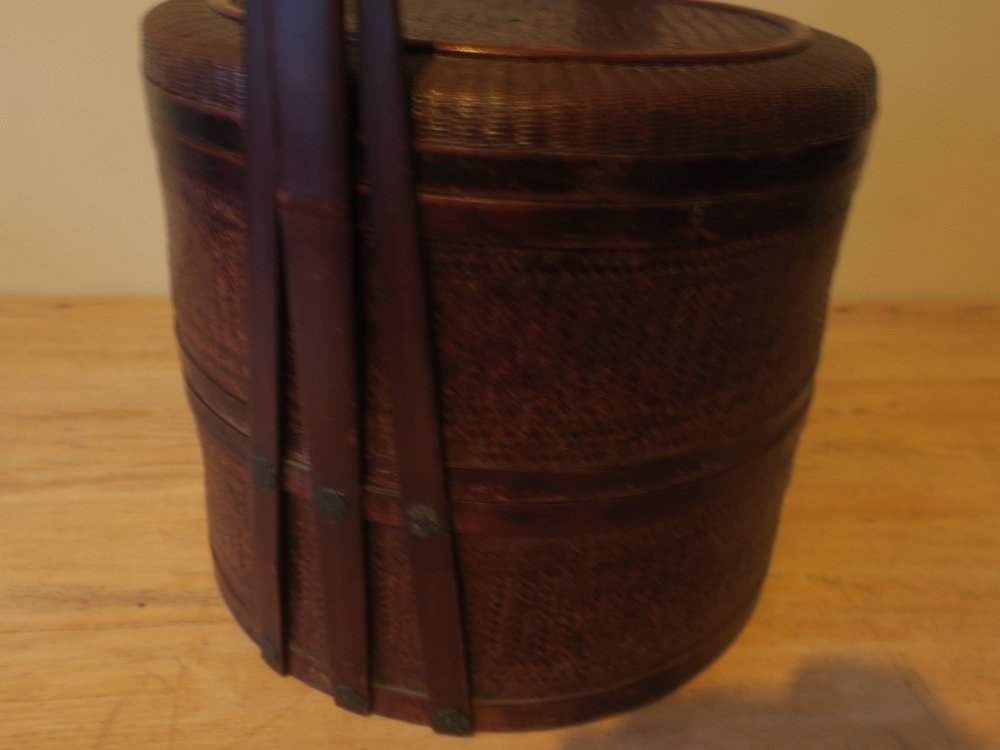 Chinesischer Korb aus Holz und Rattan mit 3 Fächern bei Pamono kaufen