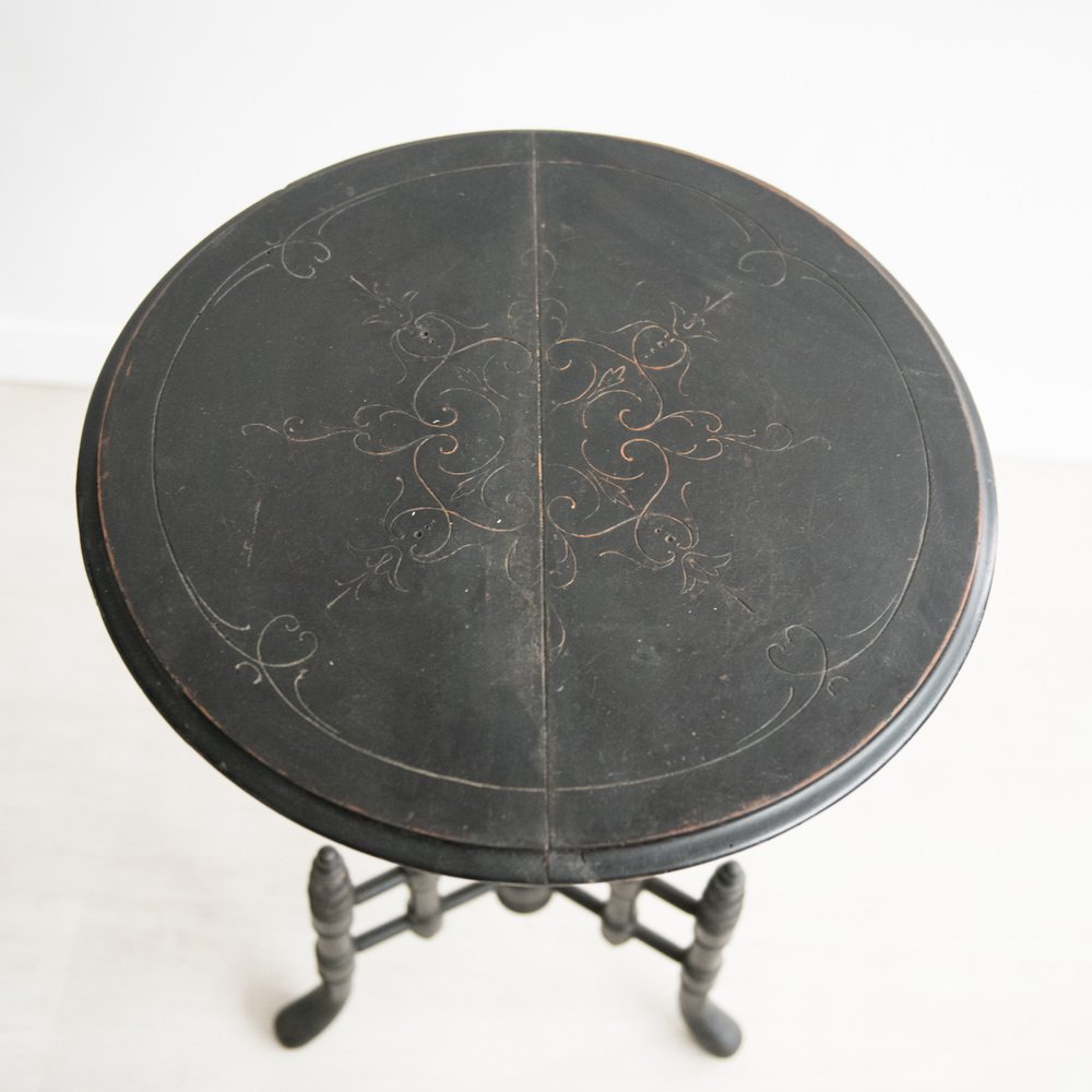 Round Coffee Table, 1890s for sale at Pamono