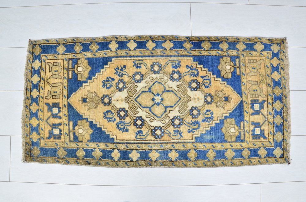 Small Vintage Rug, 1960s for sale at Pamono